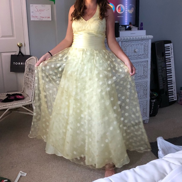 Dresses | Belle Prom Dress Size Seven | Poshmark